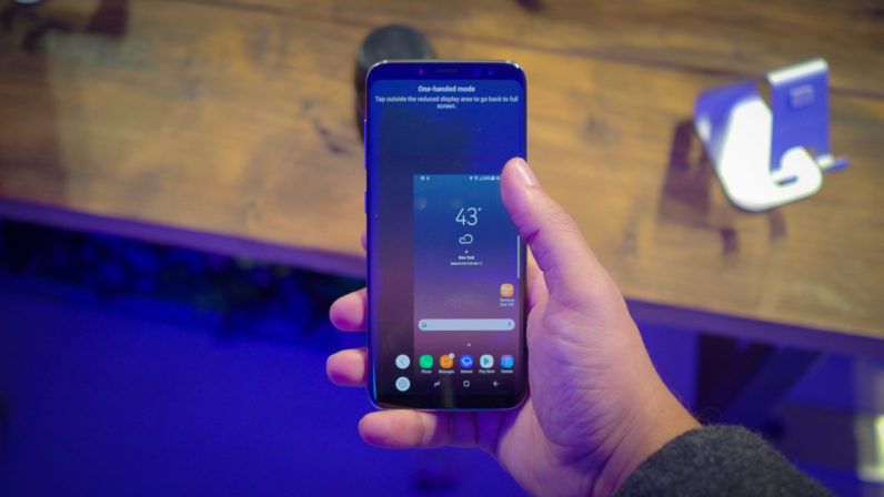 Huawei's One-Handed Mode Feature Nearly Made its Way to AOSP