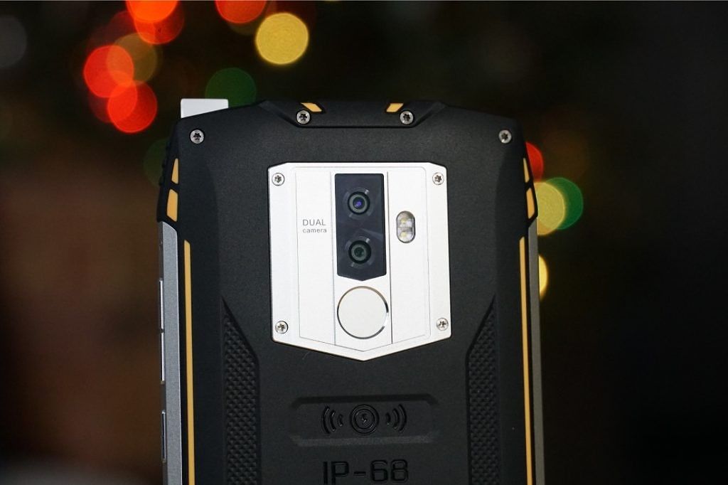 Unboxing and Hands-on with the BlackView BV6800Pro