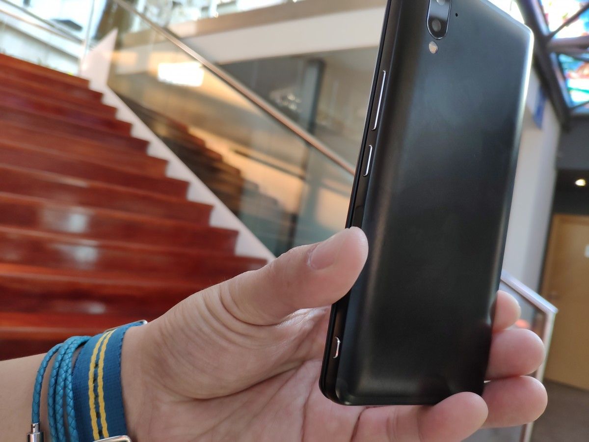 F(x)tec Pro 1 - A Slider Phone for QWERTY Keyboard Lovers?