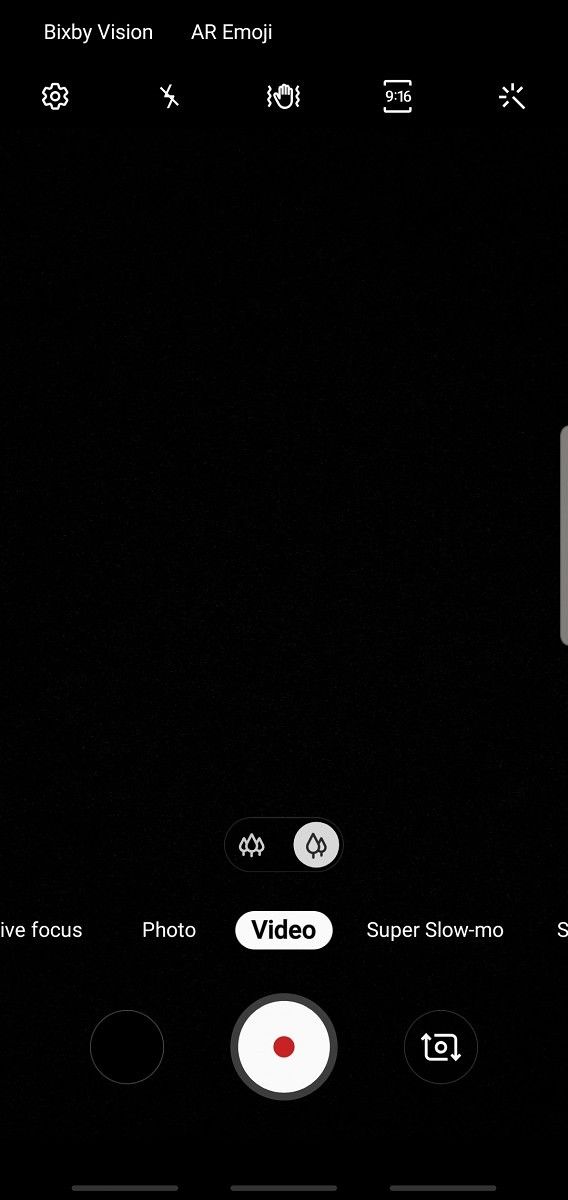 Samsung Galaxy S10e Review (Exynos): A Refreshingly Small Flagship with ...