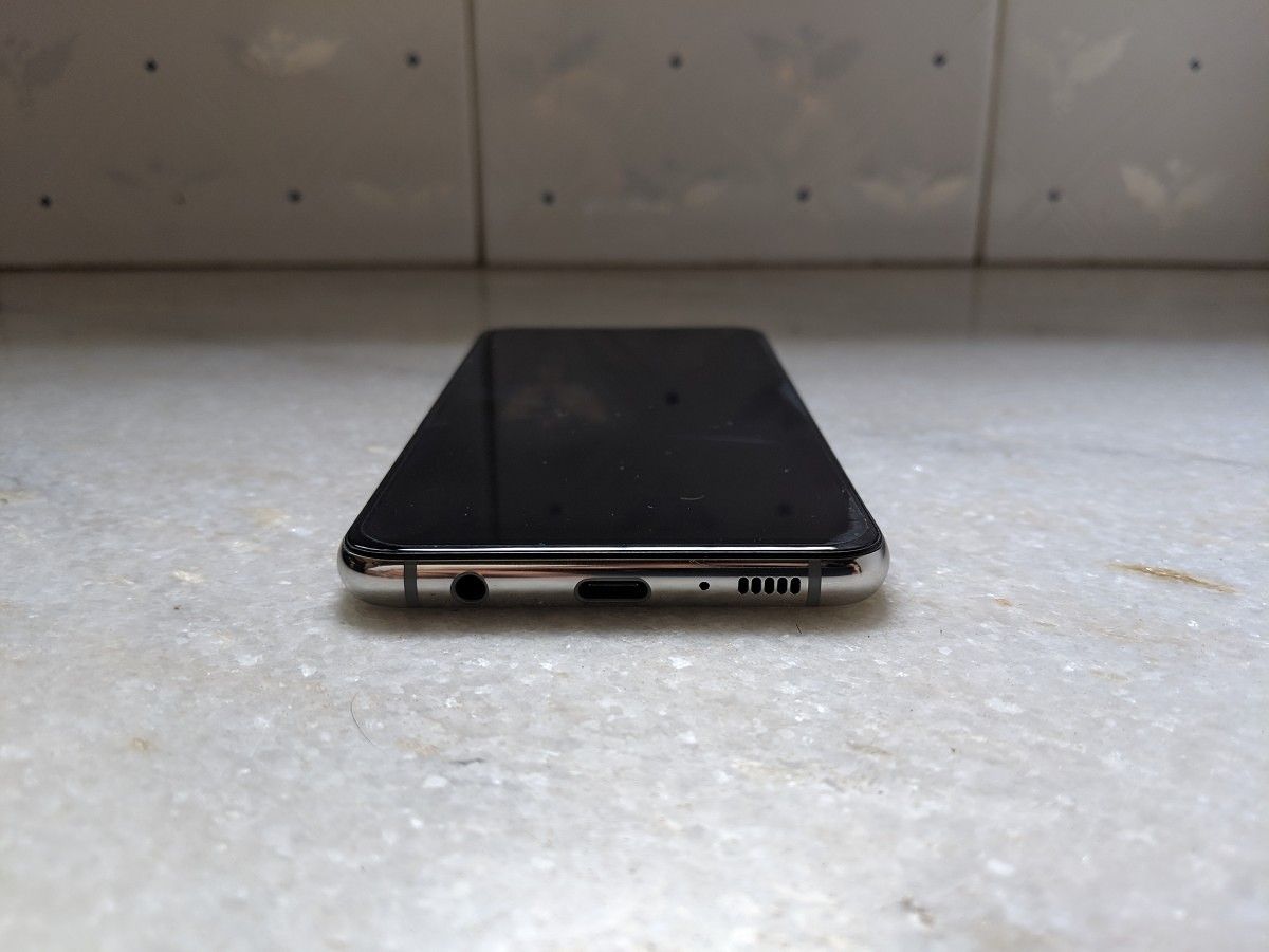 Samsung Galaxy S10e Review (Exynos): A Refreshingly Small Flagship with ...