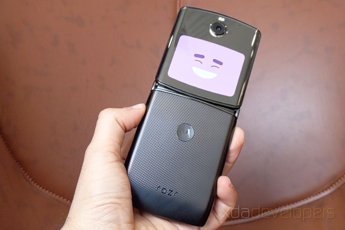 Motorola Razr Hands-on: The Timeless and Charming Style Icon