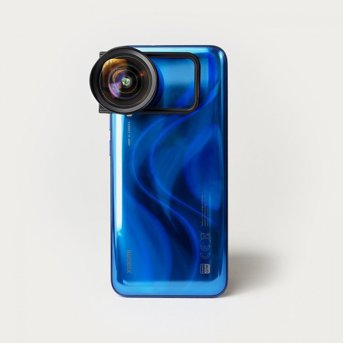 Moment's new mount lets you use Moment lenses on any Android phone
