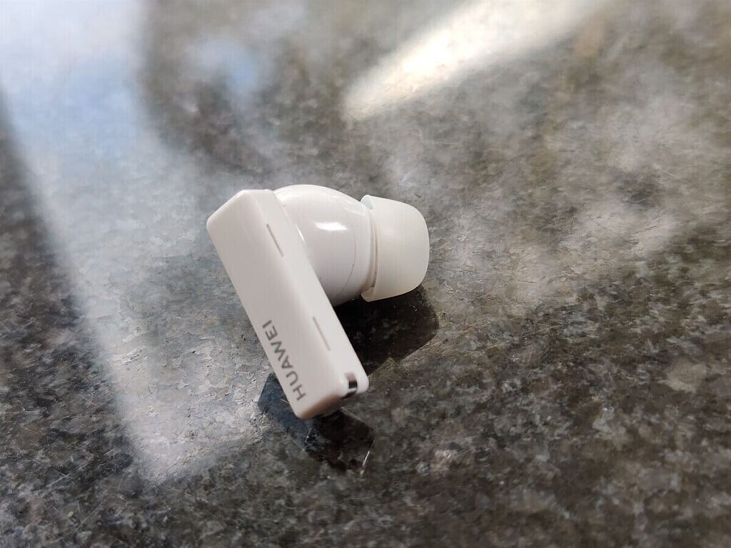 Huawei FreeBuds Pro Review - Better than Apple's AirPods Pro