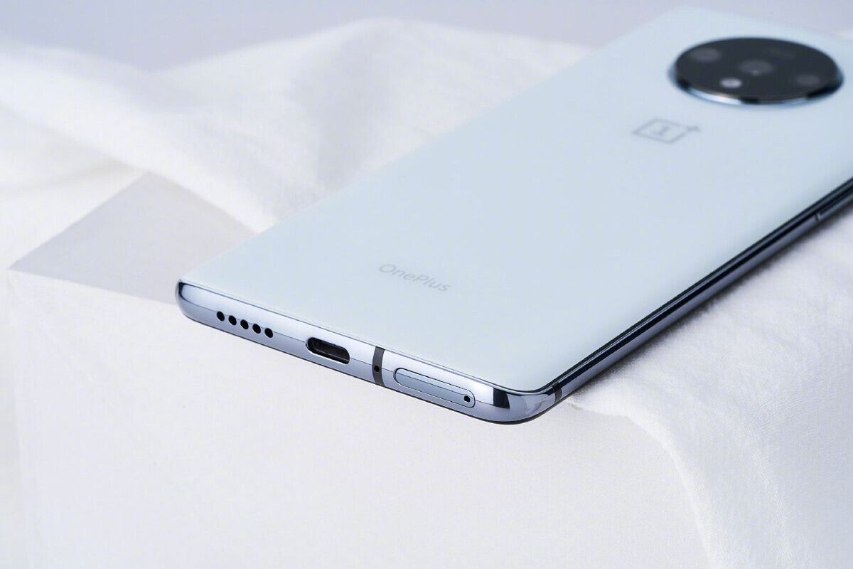 OnePlus 7T 'commemorative' White color variant launched in China