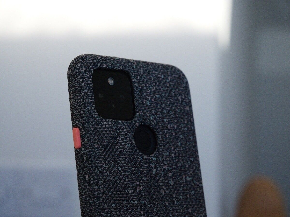 Google Pixel 5 Hands-on: A Premium Design in a Compact Package