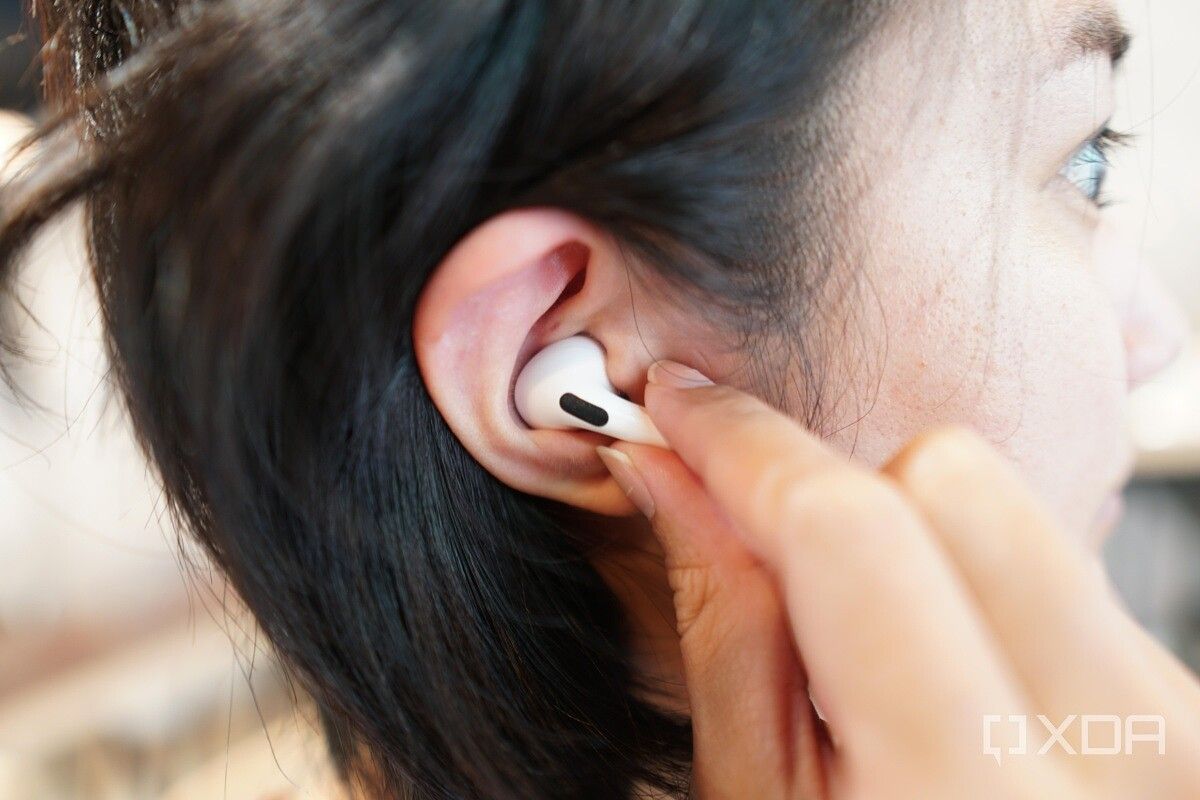 Huawei FreeBuds Pro vs Apple AirPods Pro: The Two Best Wireless Earbuds