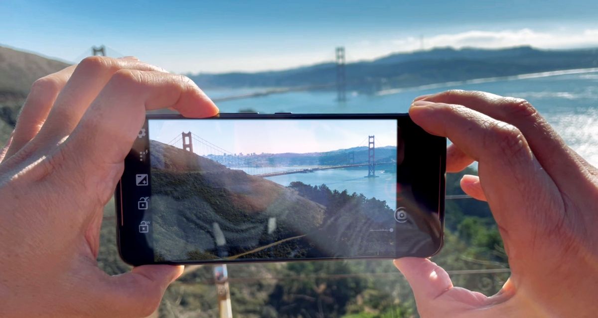 Sentons ultrasonic CameraBar turns your phone's frame into a zoom slider