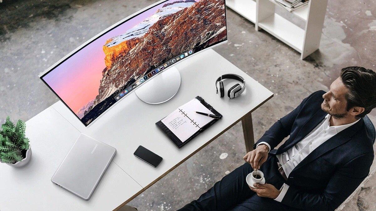 Score Samsung's 34" QHD Curved QLED monitor for just $550!