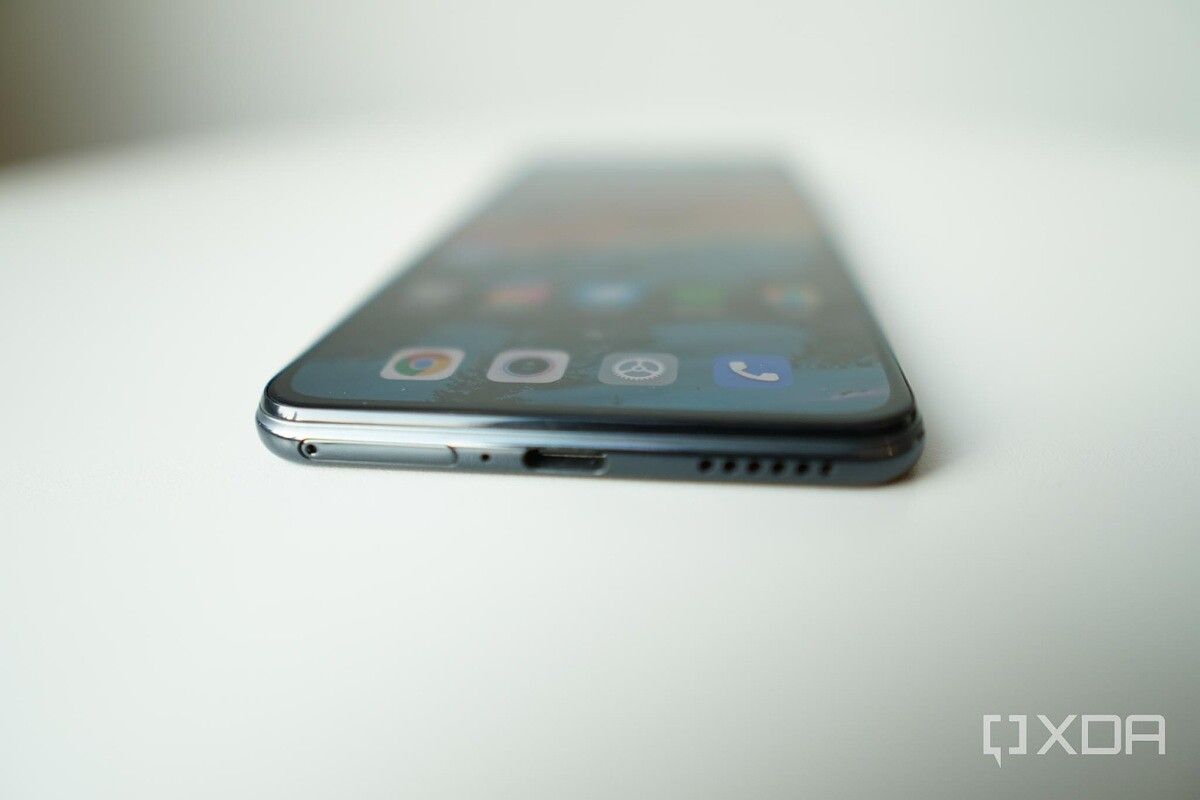 The Xiaomi Mi 11 Lite 5G is a flat screen phone done right