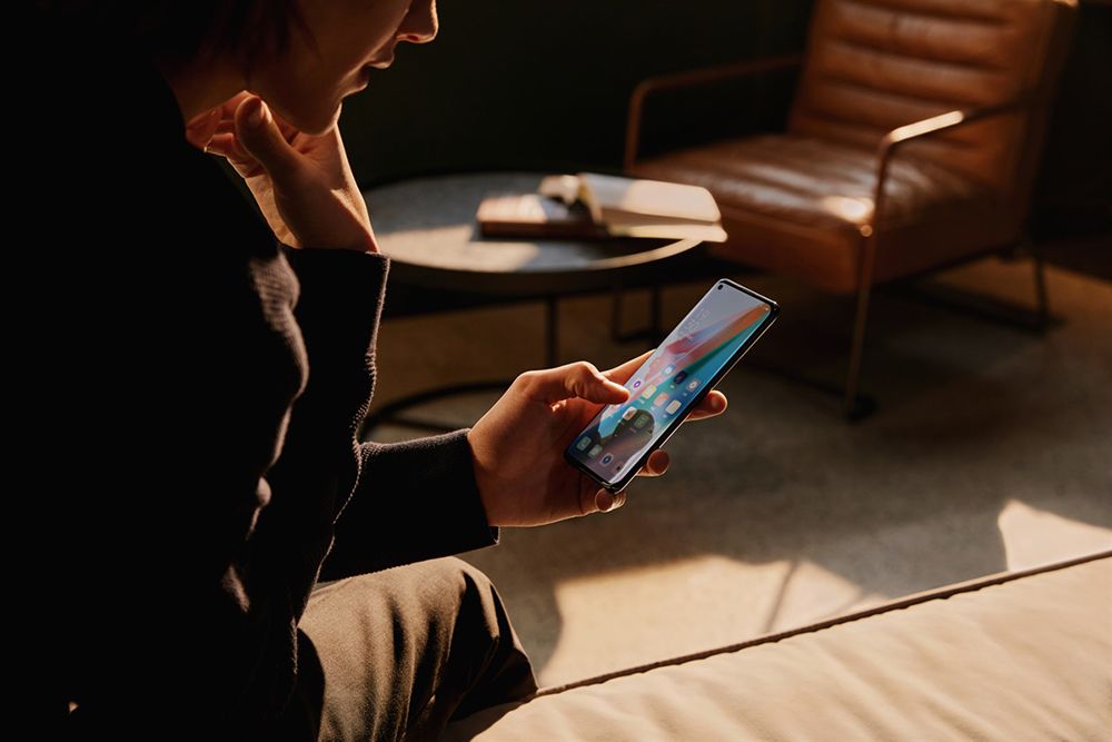 OPPO's Find X3 Pro has a 120Hz display and a microscope camera