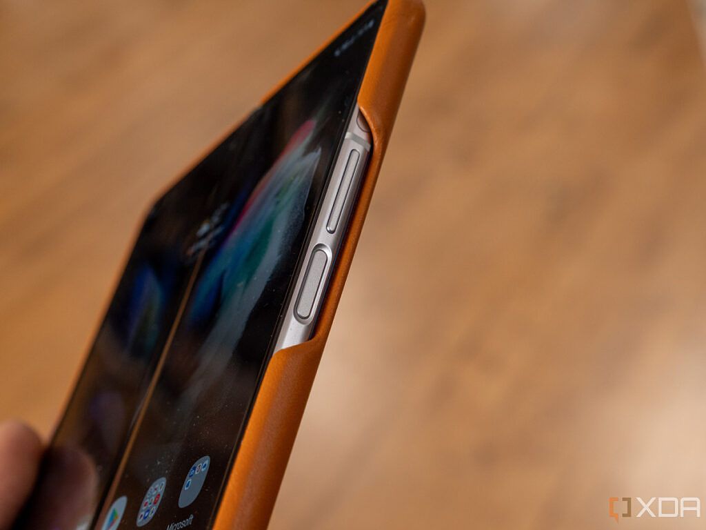 Galaxy Z Fold 4 & Galaxy Z Flip 4 might not feature an in-display ...