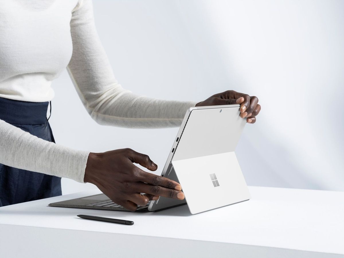 Microsoft Surface Pro 8 vs Apple MacBook Air M1