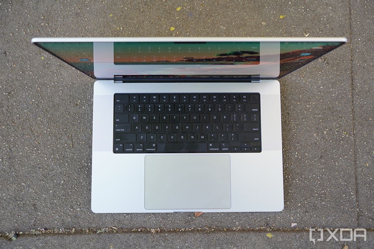 Razer Blade 17 vs MacBook Pro 16: Which should you buy?