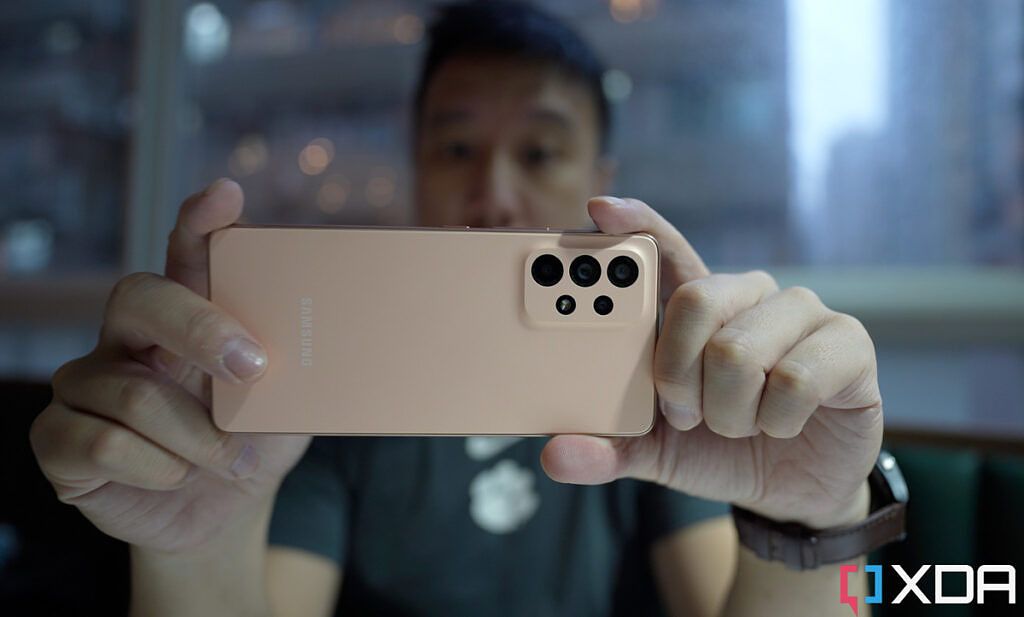Samsung Galaxy A53 5G Hands-On: Flipping the iPhone SE 3 approach