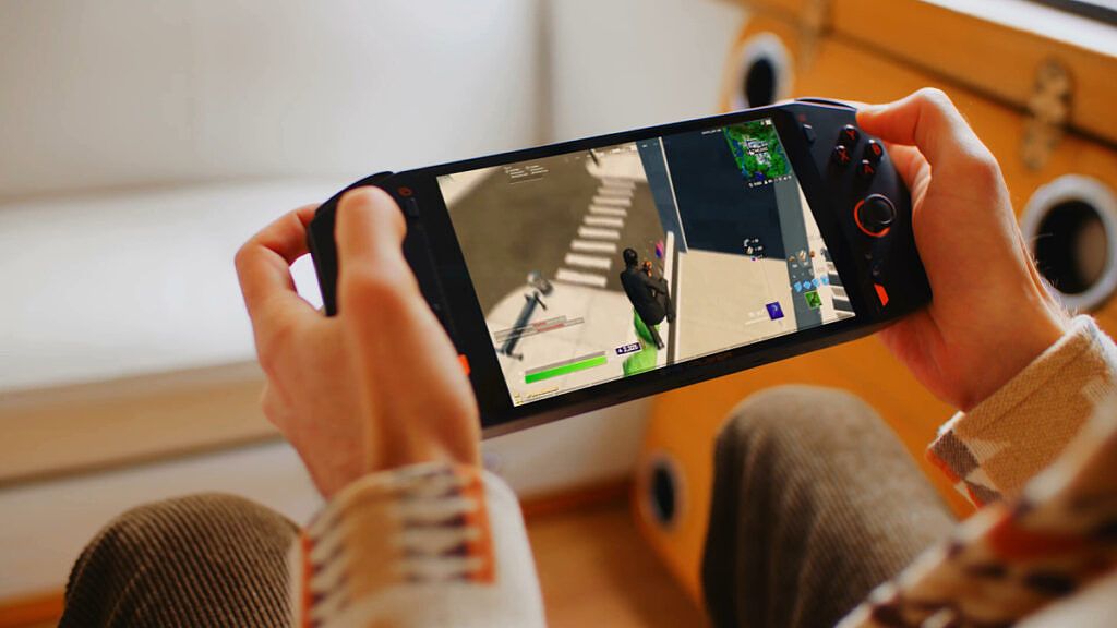 One Xplayer Mini launches with an AMD Ryzen 7 and a bigger battery