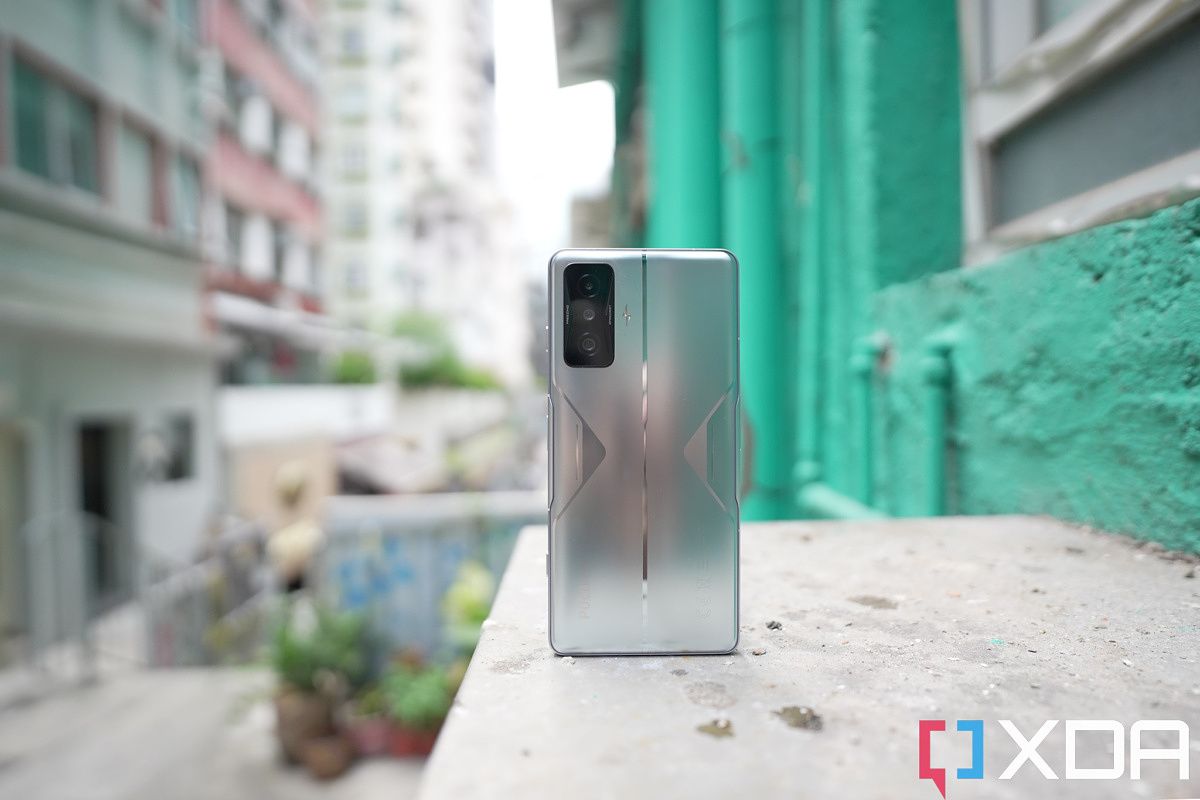 POCO F4 GT Hands-On: Snapdragon 8 Gen 1, Shoulder Buttons, 120W ...