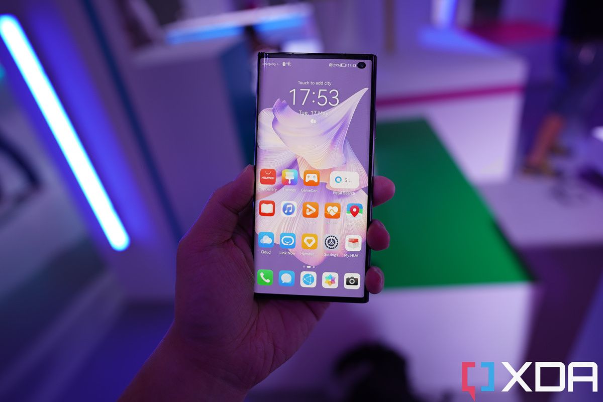 Huawei Mate Xs 2 Hands-On: The lightest large foldable yet
