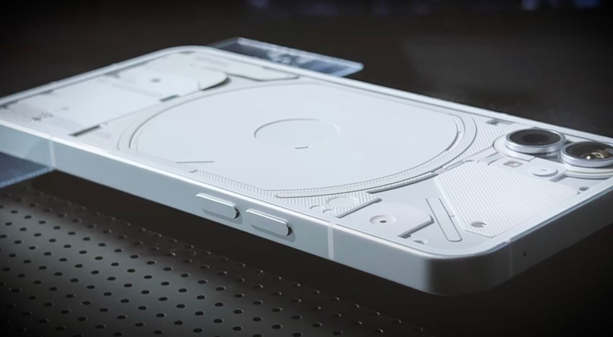 Nothing phone 1 shows off its party trick, an illuminating rear panel