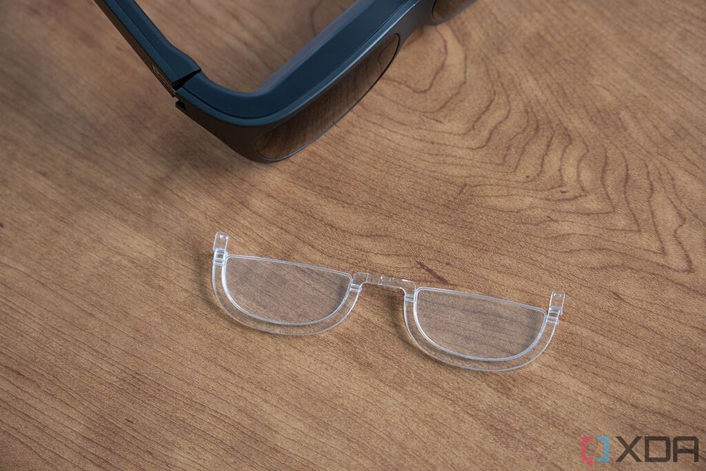 Lenovo's Glasses T1 put an extra display in your pocket