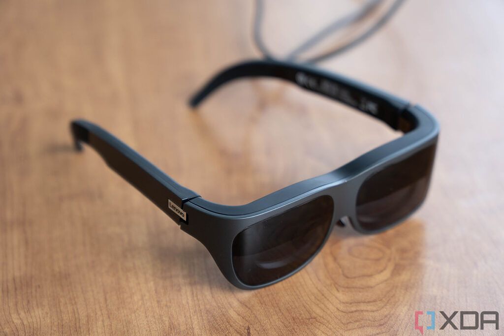 Lenovo's Glasses T1 put an extra display in your pocket