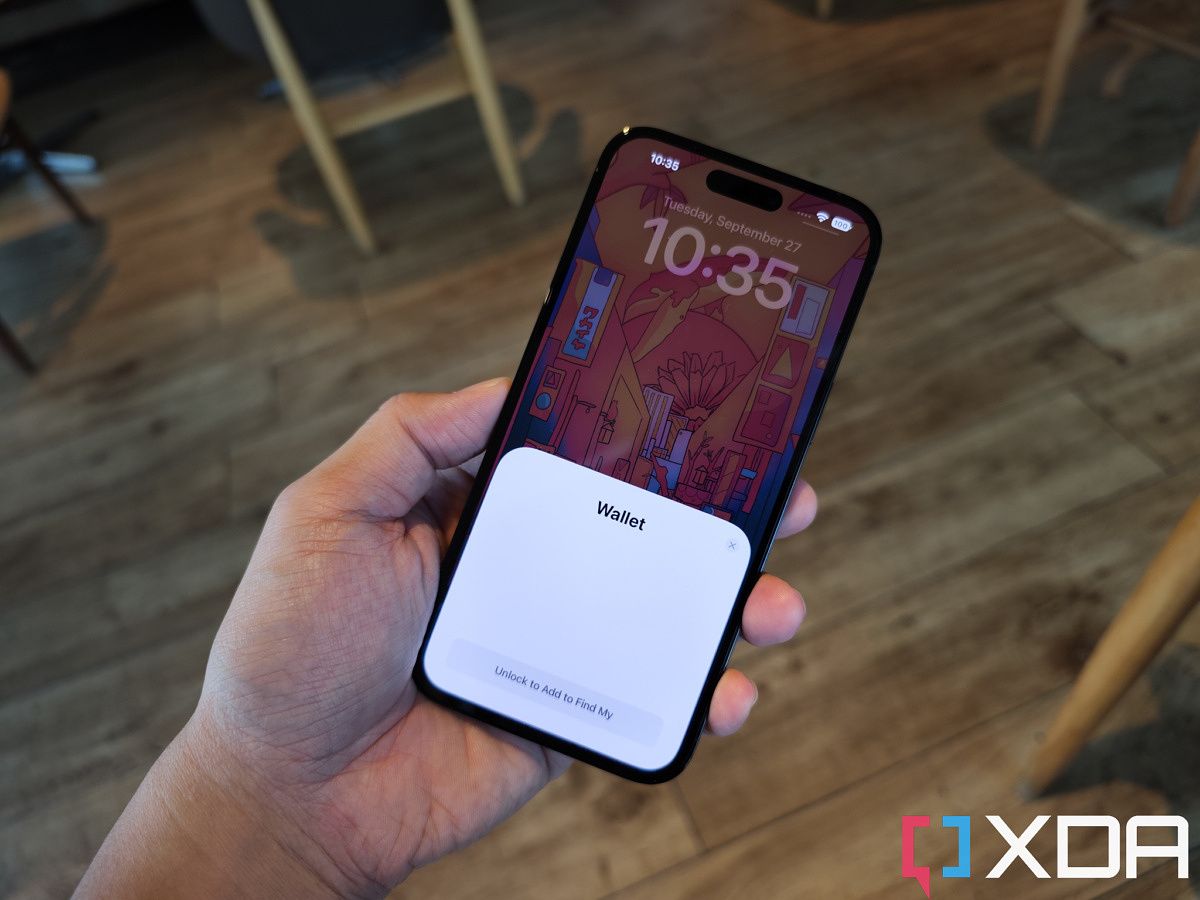 Apple iPhone Leather Wallet with MagSafe Review: Good to store a few ...