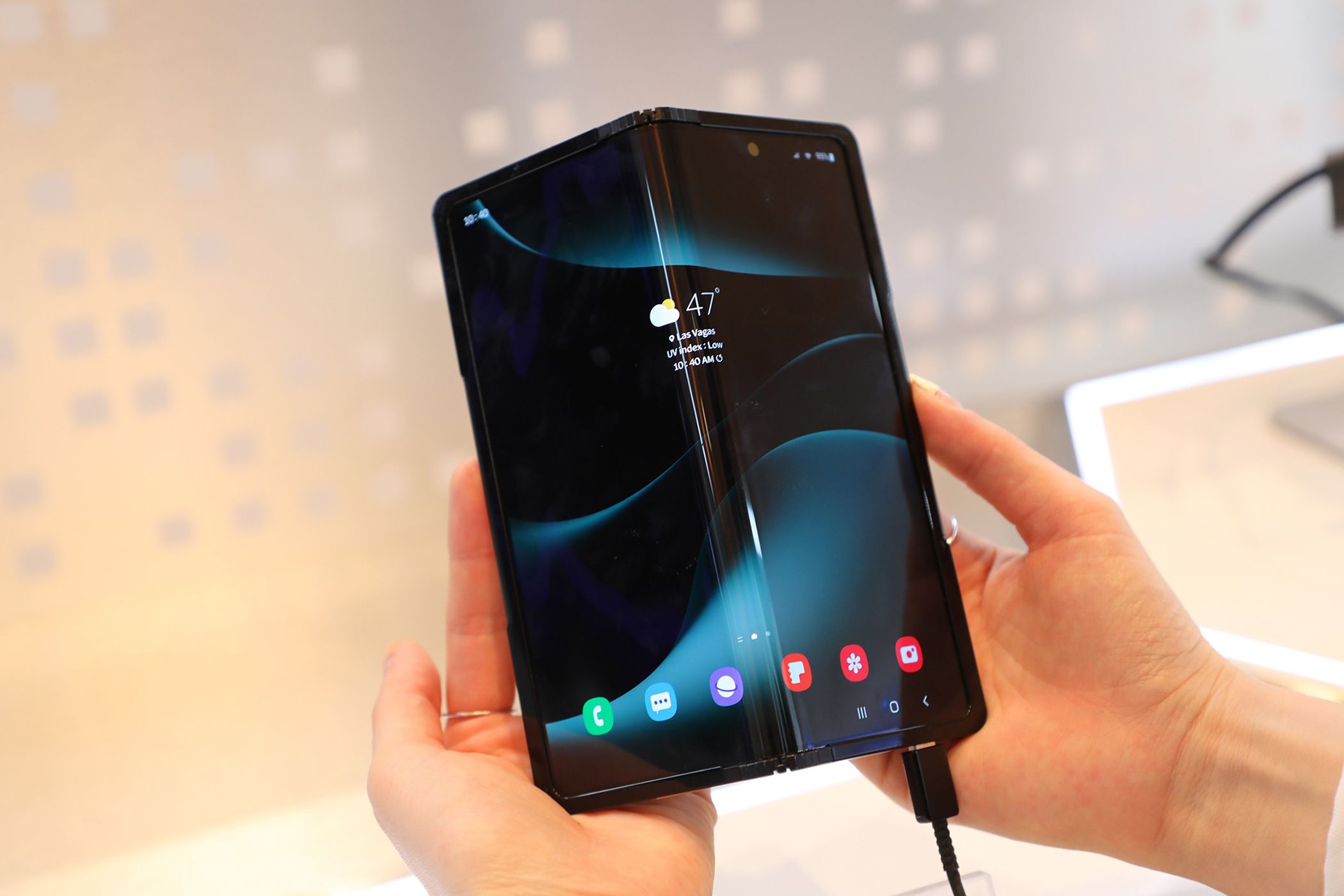 Samsung's new foldable hinge can rotate 360 degrees
