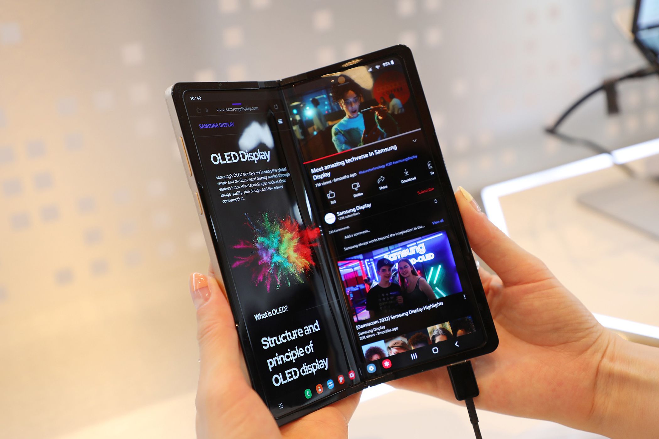 Samsung's new foldable hinge can rotate 360 degrees