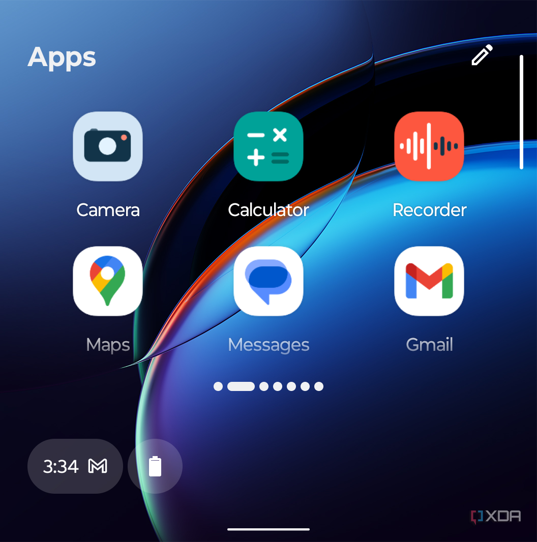 How to customize the cover display on the Motorola Razr+