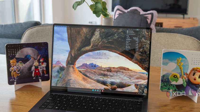 This shell replacement makes Windows 11 almost unrecognizable, if you ...