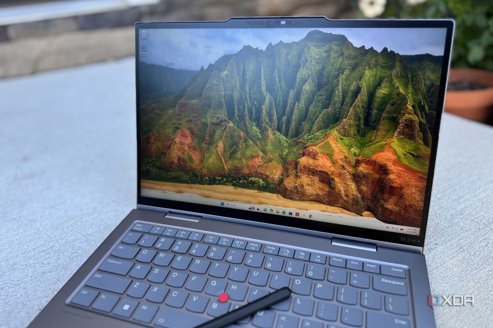 Review: Lenovo ThinkPad X1 2-in-1 Gen 10 Aura Edition