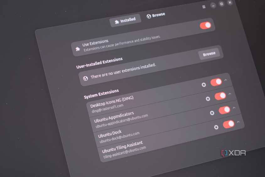 I tried this Linux distro that looks like Windows, is made by a ...